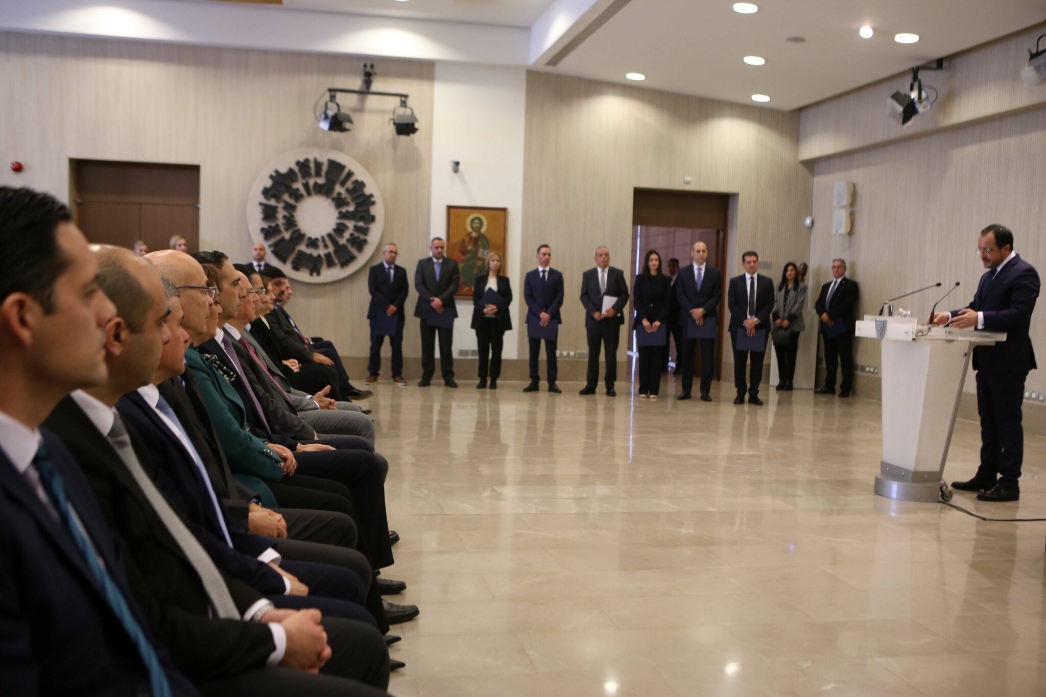 7 επισημάνσεις για τον ανασχηματισμό.