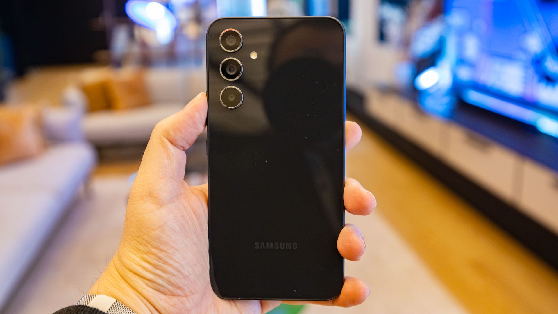 Samsung Galaxy A54 review: flagship powers and microSD card slot at ...