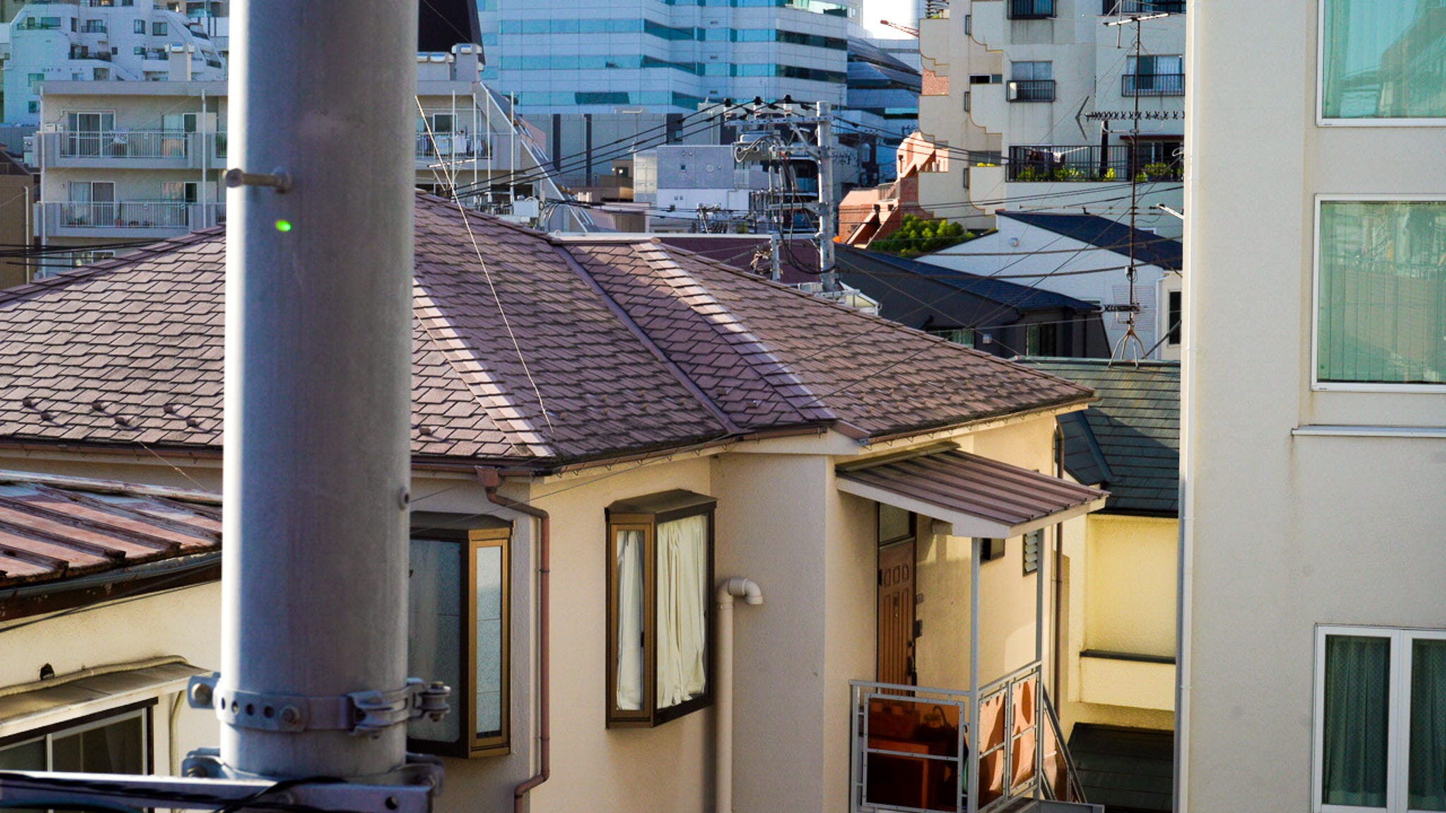 Art is everywhere, an invitation - by Jes Kalled - Swallow