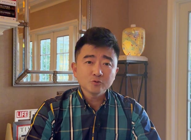 Former CCTV anchor Rui Chenggang appeared on YouTube for the first time ...