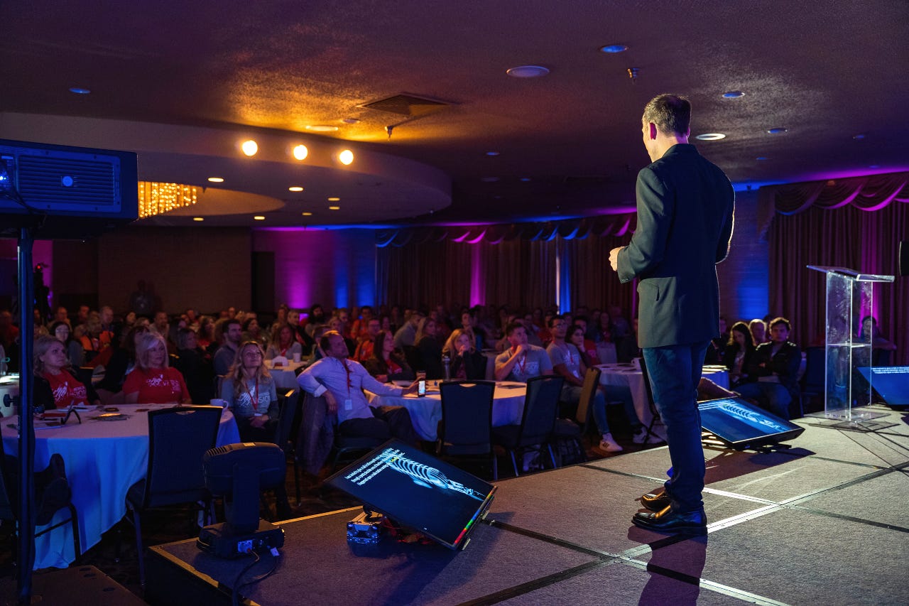 Speaking and Training - by TOM★LEU - "Seeing Things"