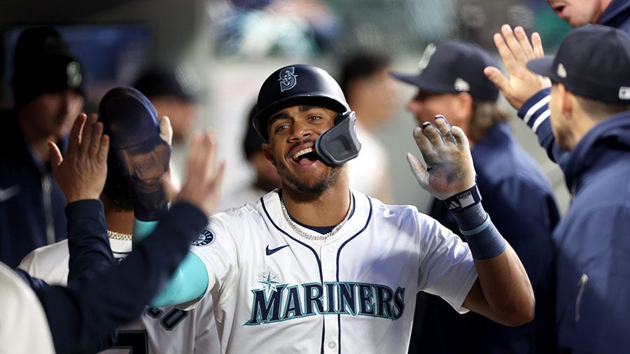 Sea Level Podcast: Mariners break out the brooms on the Reds!