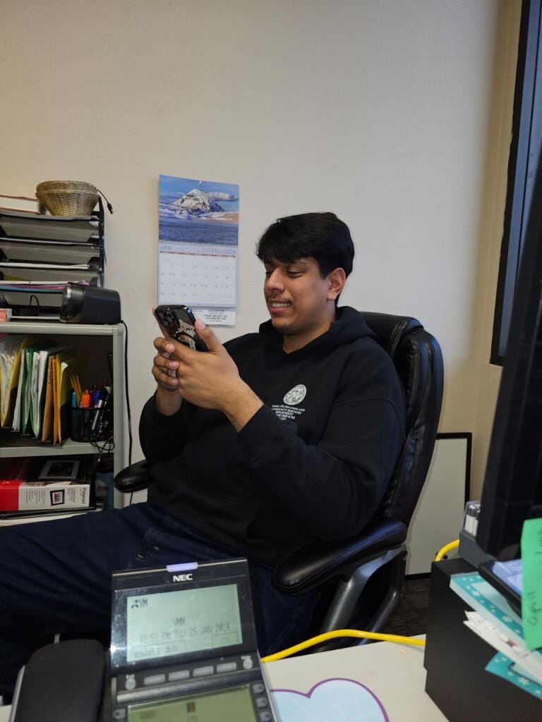 The Globe Trotter Débuts a New Logo - by Jesus Arias