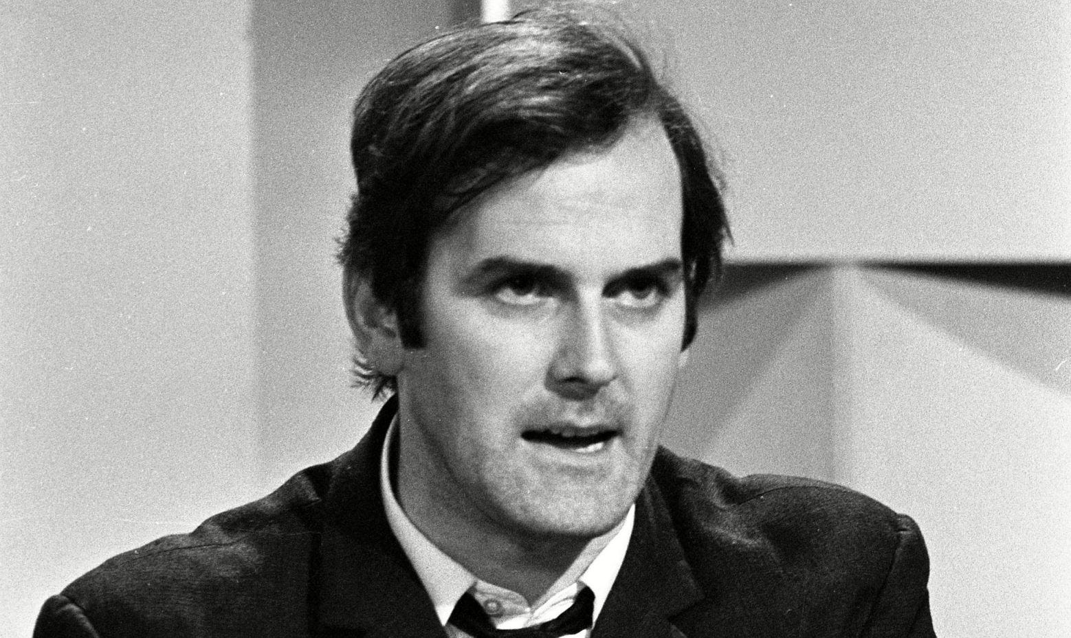 El primer sketch de John Cleese en televisión