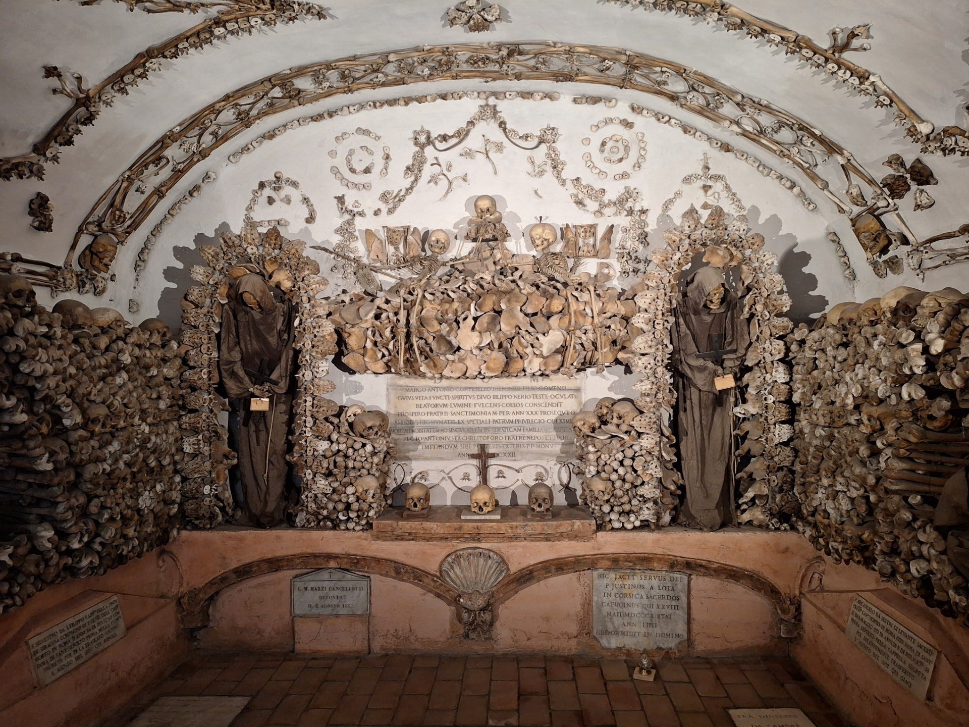 A visit to a Roman ossuary - DeathReady with T.J.