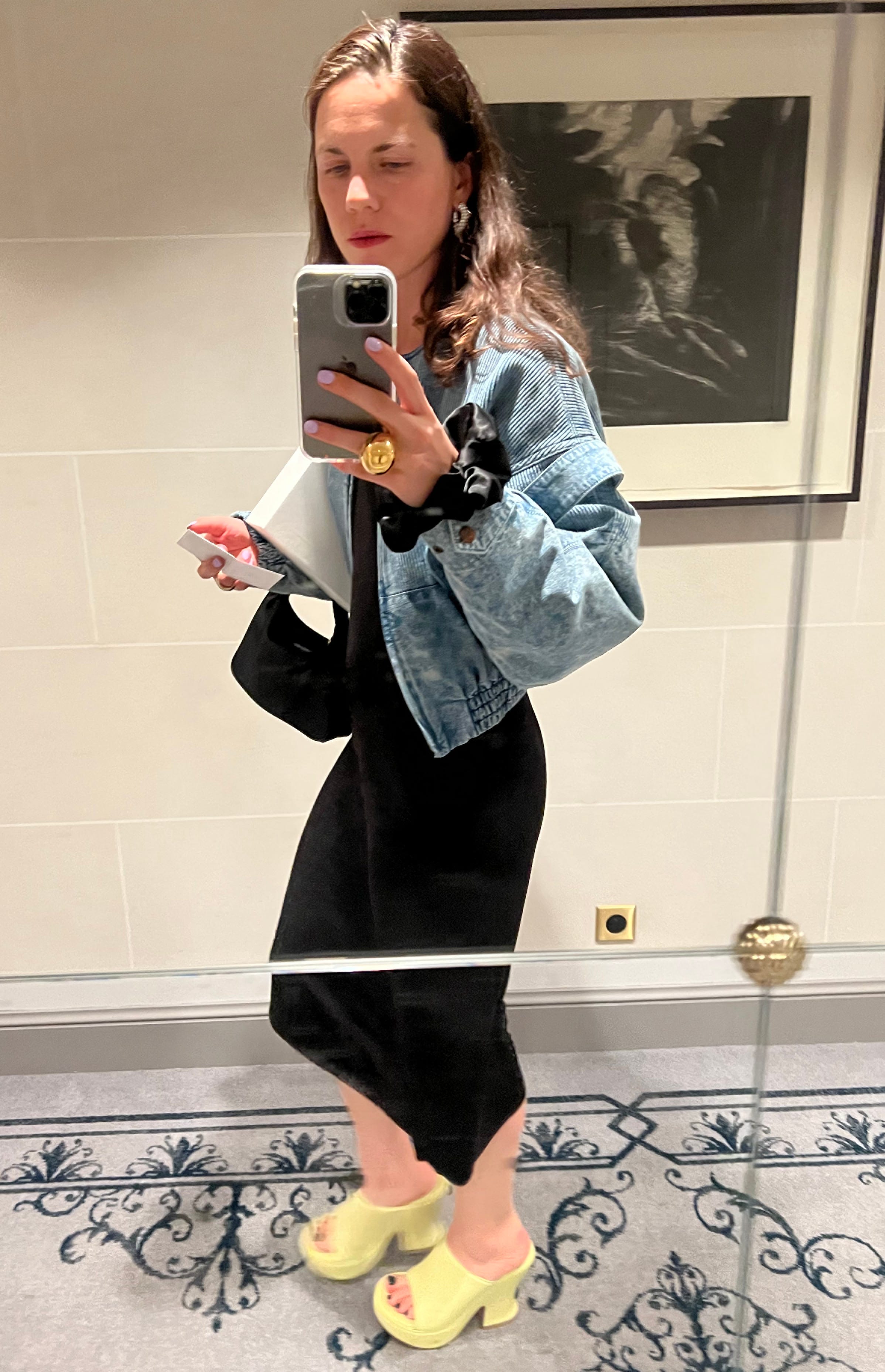 011: HELGA BURRILL - by Christina Holevas - Habiter