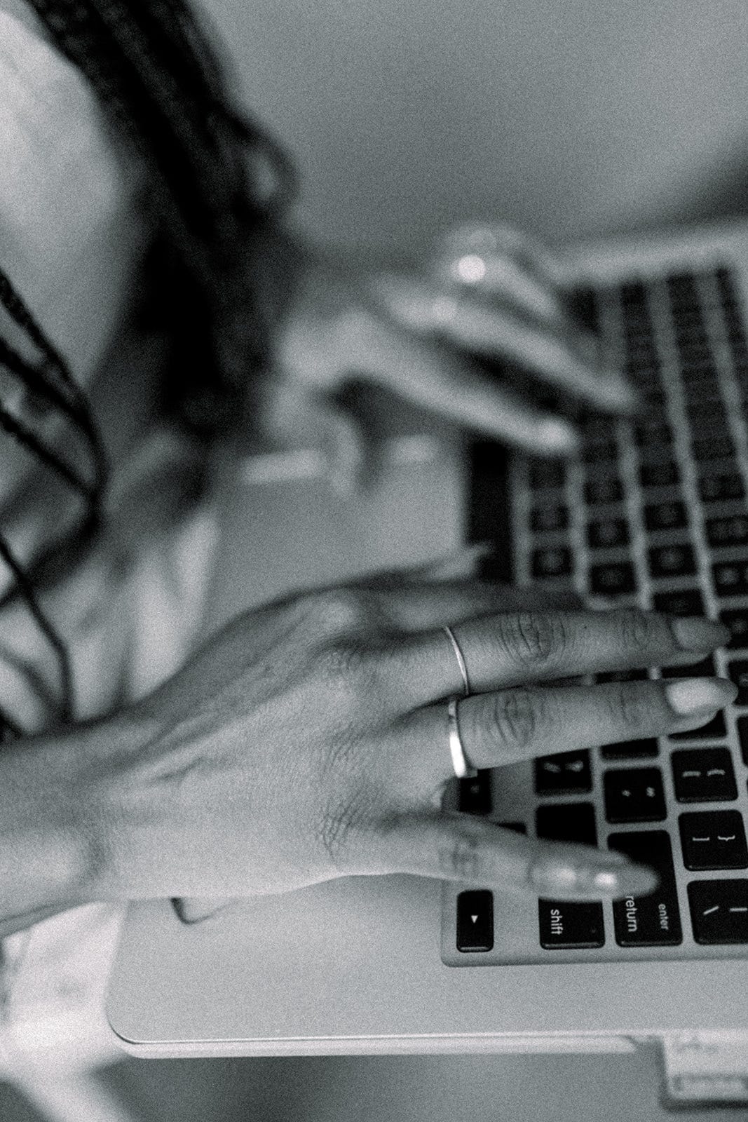 A Year Of Vulnerability - by Josefina H. Sanders - cuídate