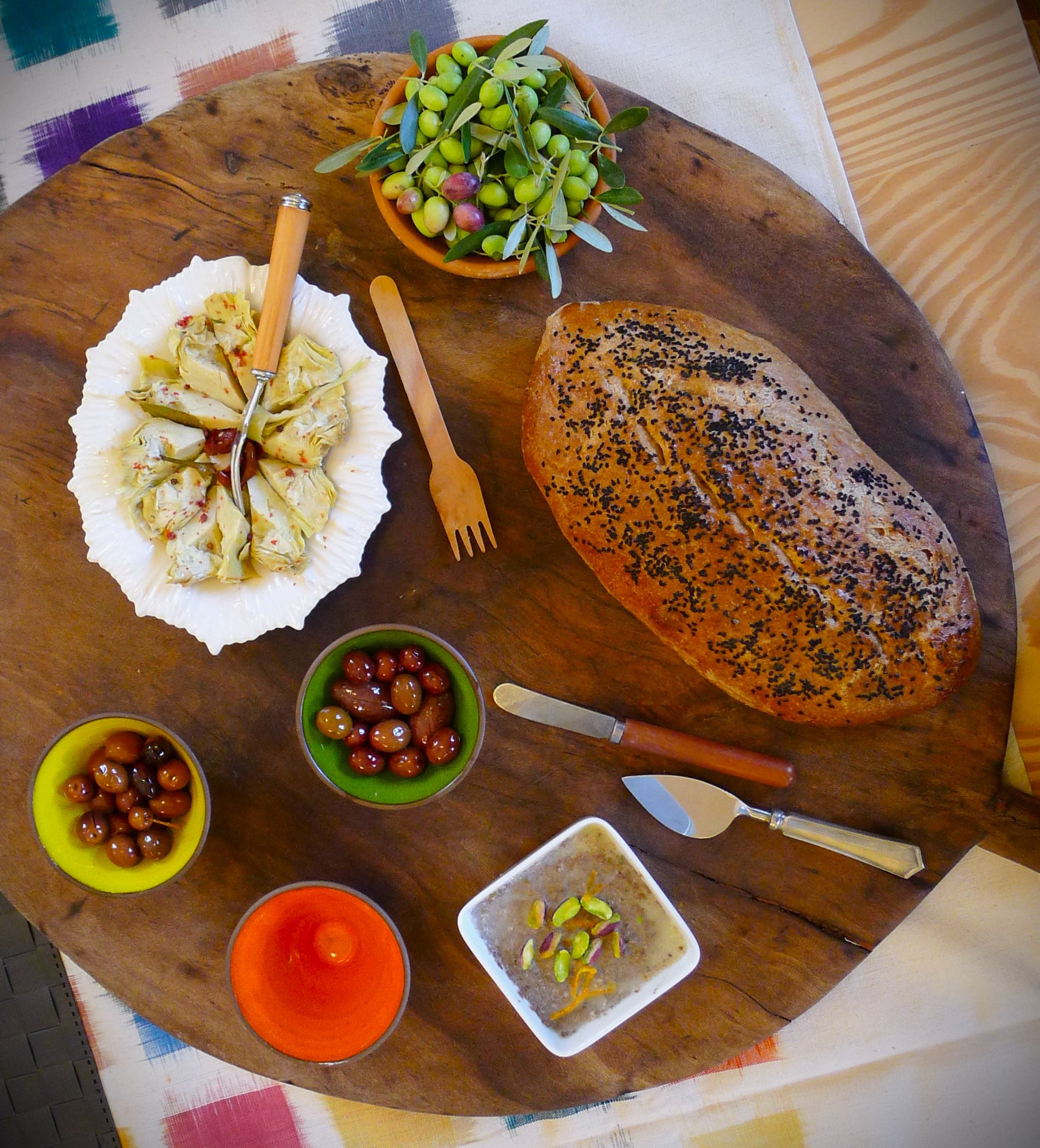 Intimate Lunches and Enticing Cakes - by Aglaia KREMEZI