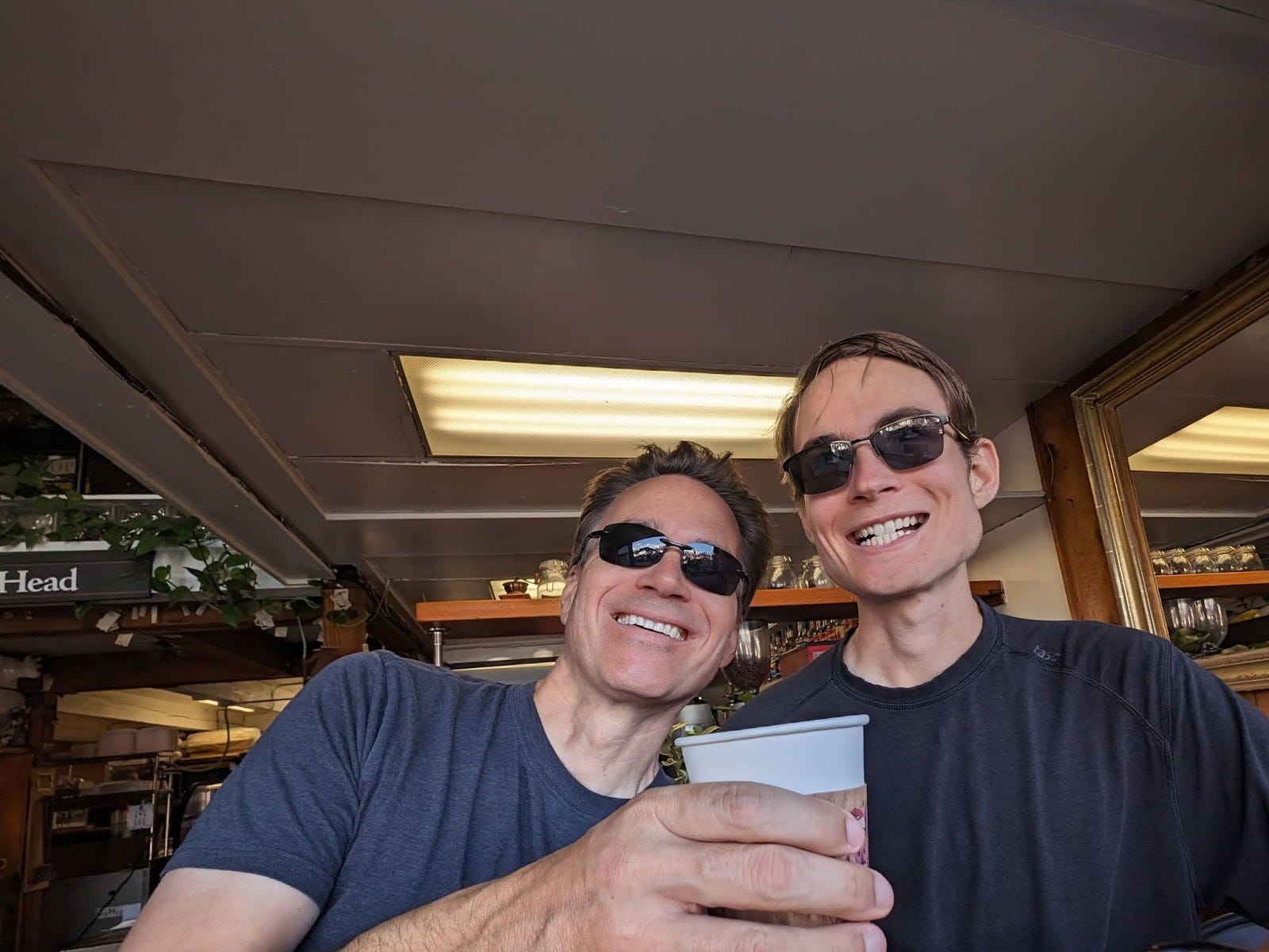 Ecuador Confidential: The Elliott podcast is back!