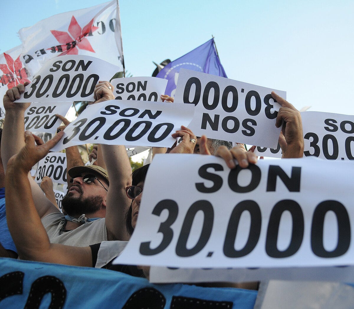 Son 30.000 - by Santiago Campana - Una Buena Historia