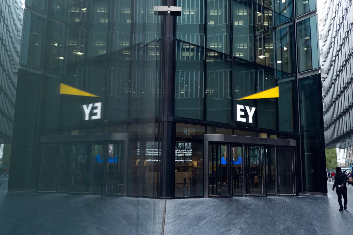 Ex-EY and PwC leaders team up with Warburg Pincus to disrupt UK ...