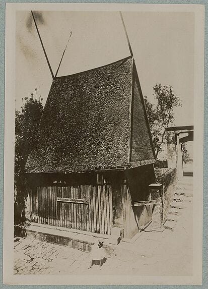 A complete history of Madagascar and the island kingdom of Merina.