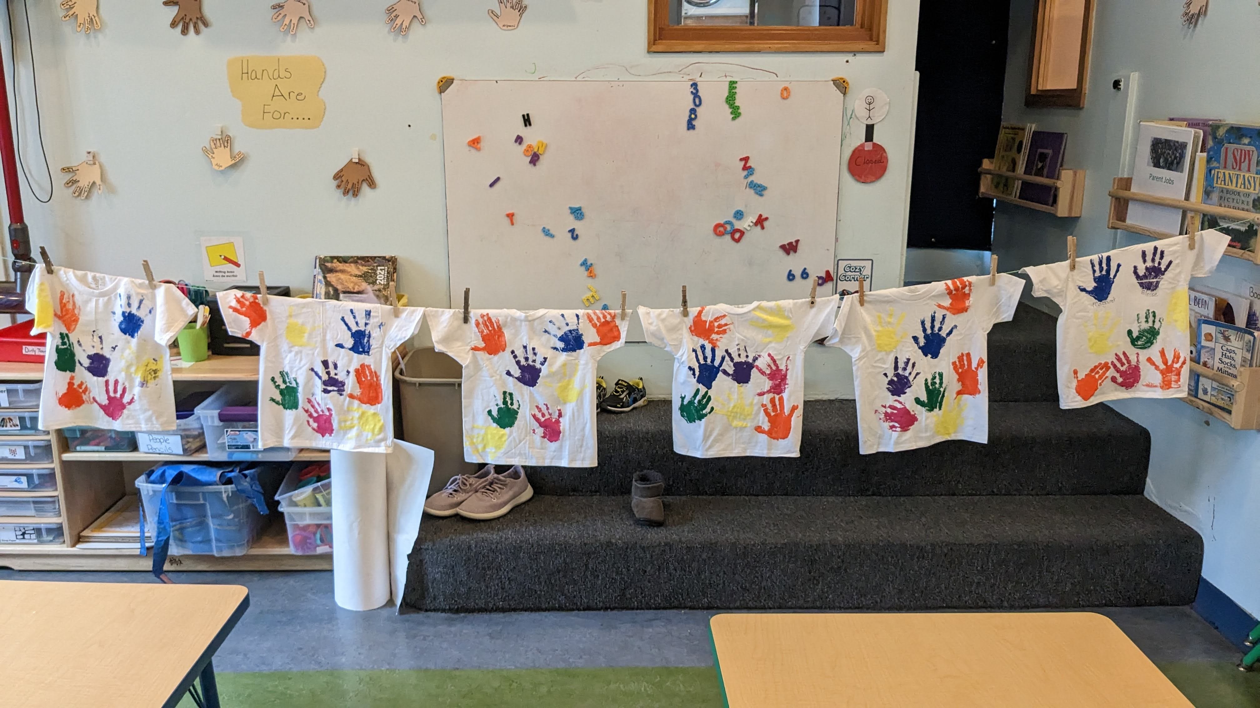 Helping Hands and a Stinky Sink - by Lily Lightbulb