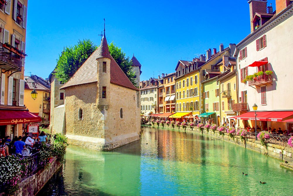 10 Breathtaking Places to Discover Around Lake Annecy
