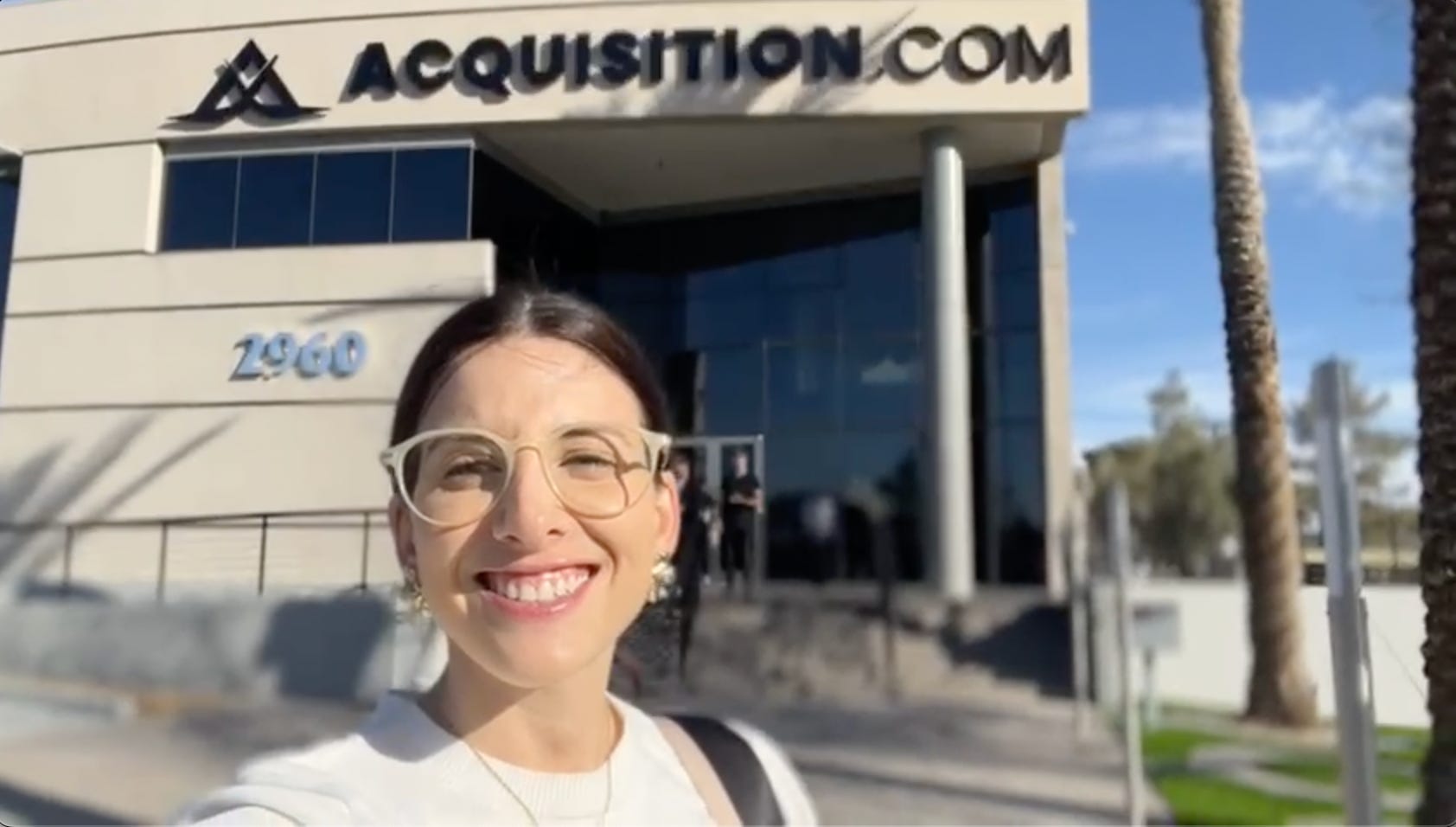 Cortito #153: Todos tenemos 2 vidas ⏳ - by Sofia Contreras