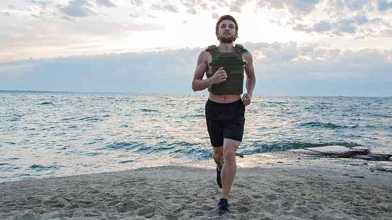 Pros and Cons of Wearing a Weighted Vest During Walks