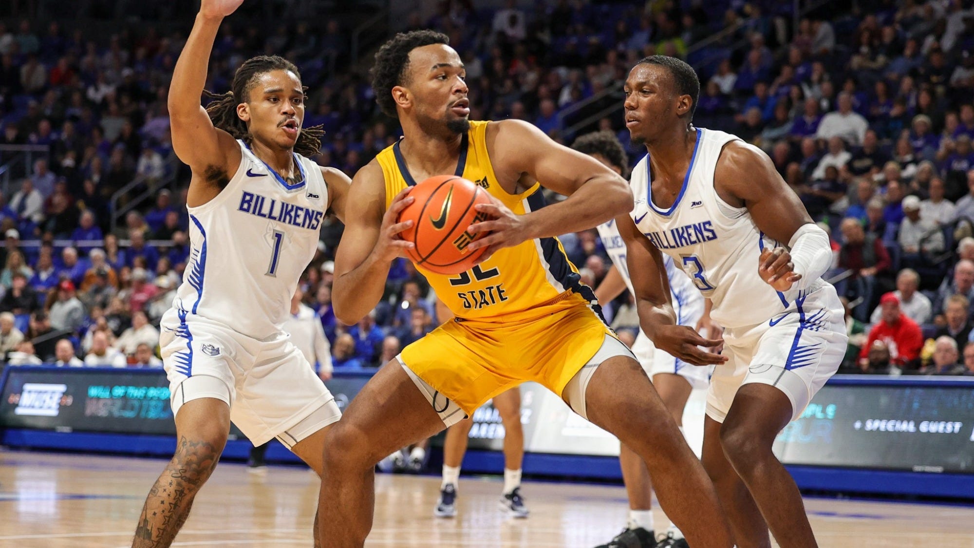 Smith scores 27 in professional debut - by Jeff Bidwell