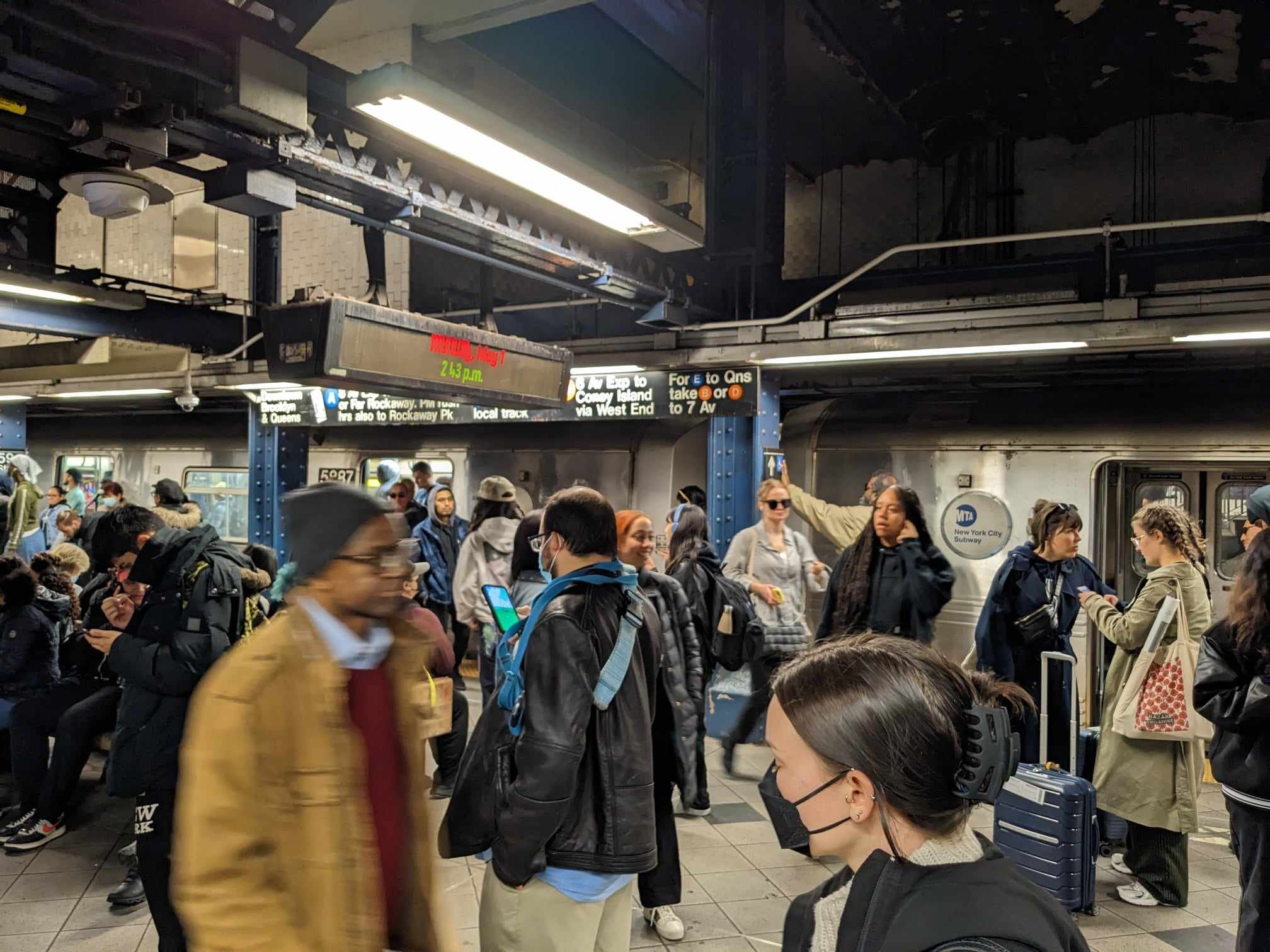 NYC MTA versus HK MTR - by Nalano635 - Big Smoke NYC