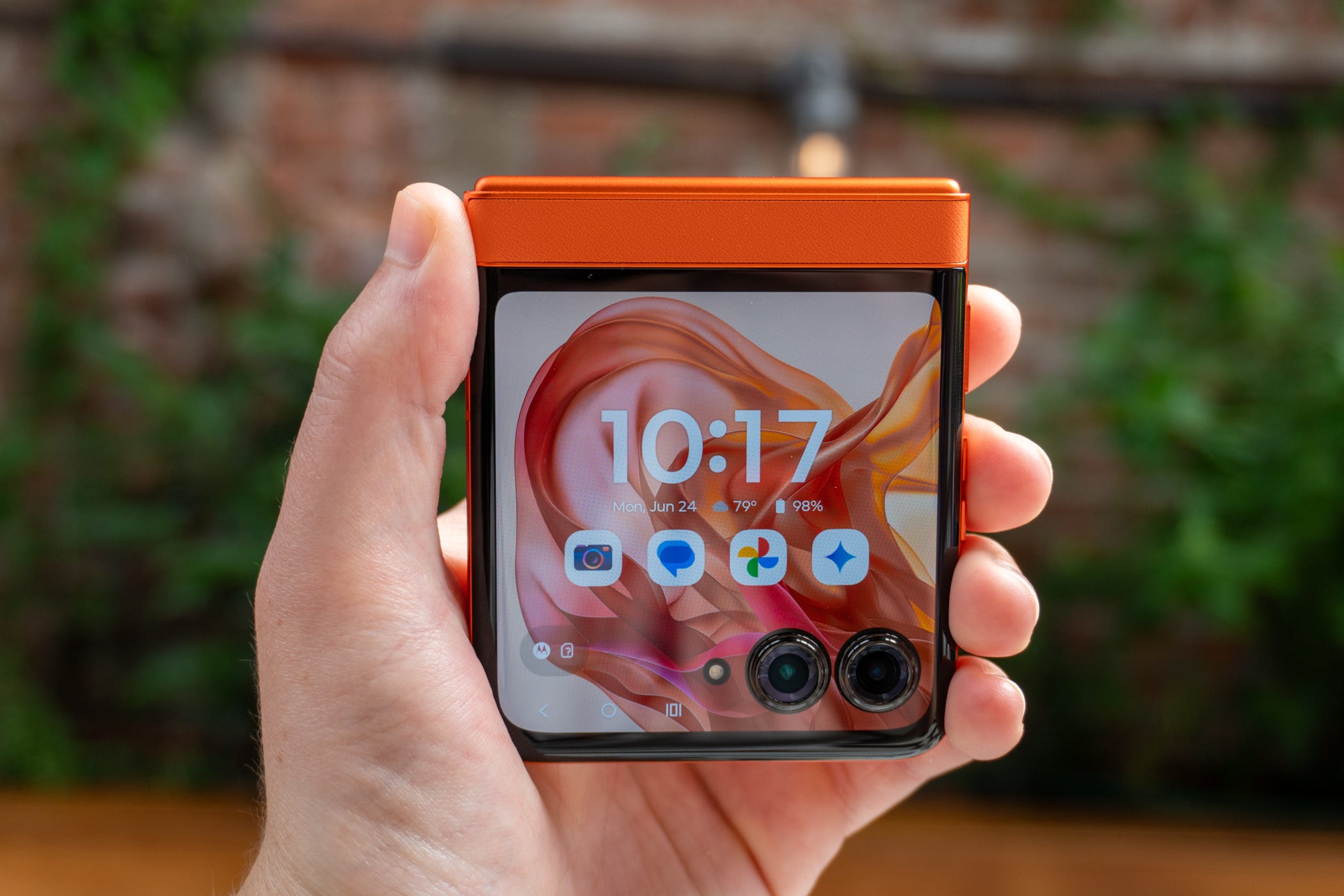 The new Motorola Razr+ 2024 has bigger screens, better cameras, and ...