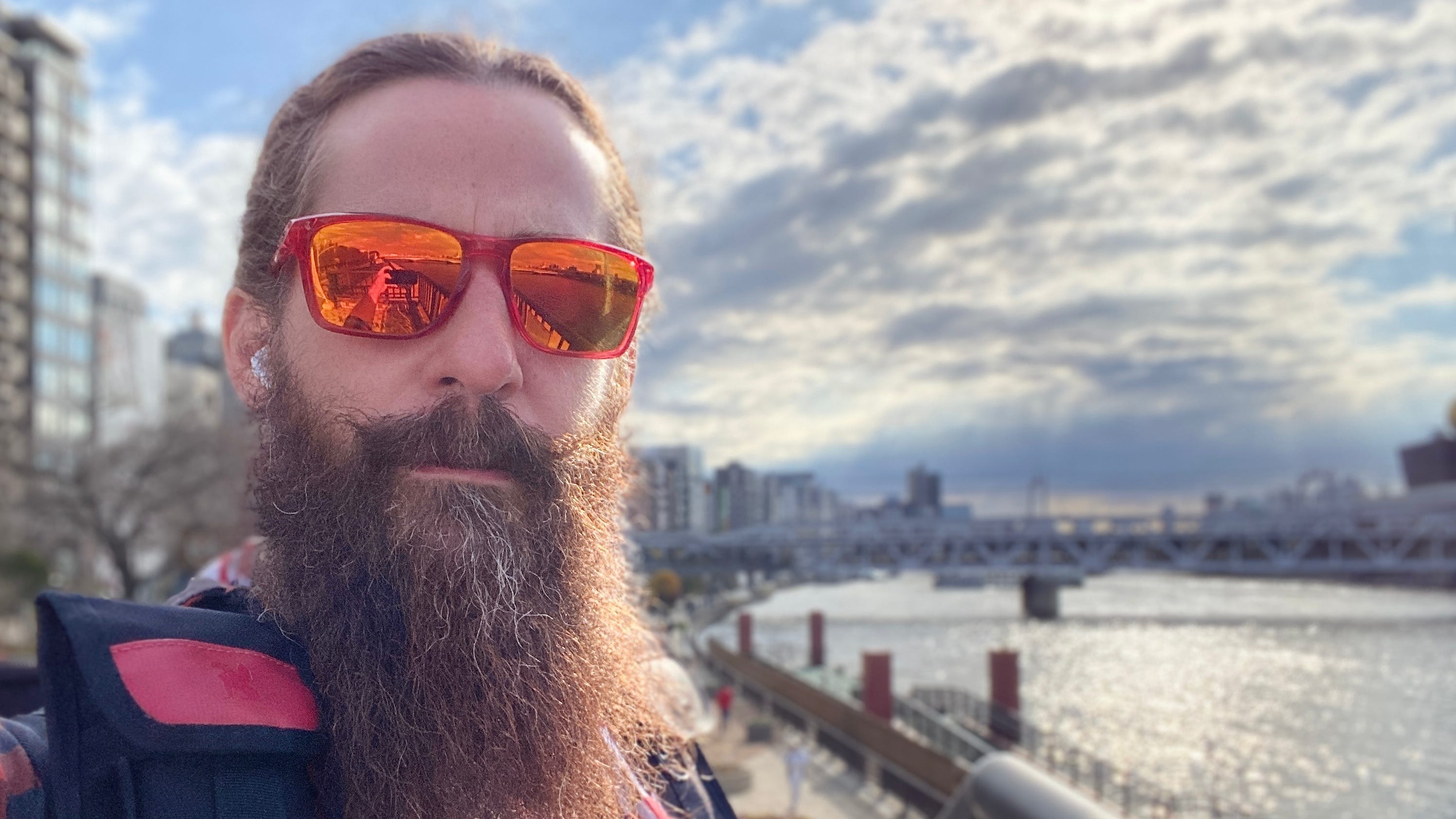 Dișenťemę - by MKUltraman - Above & Below