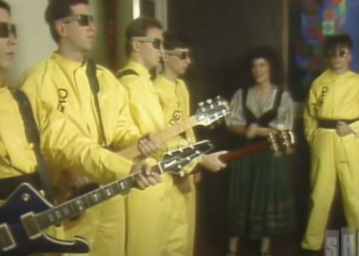 DEVO Performs Live on ABC’s Fridays in 1981 - The Retroist