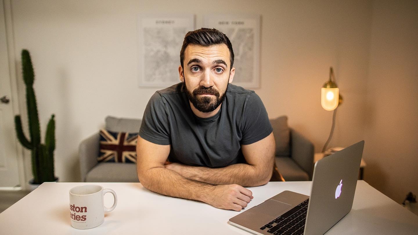 Matt D’Avella, rester solo ou recruter