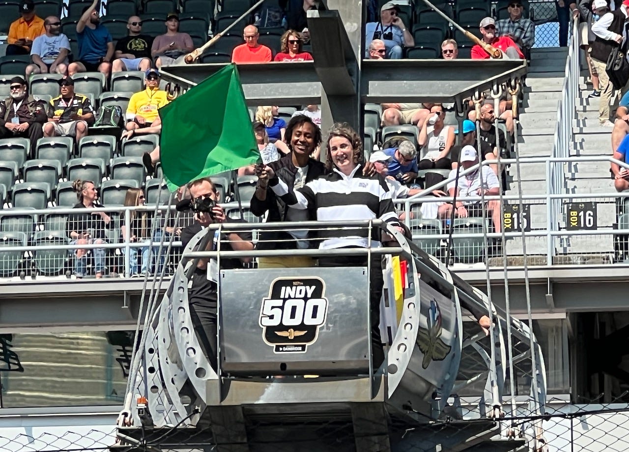 Tamika Catchings, Mel Raines wave green flag for Indy 500 qualifications