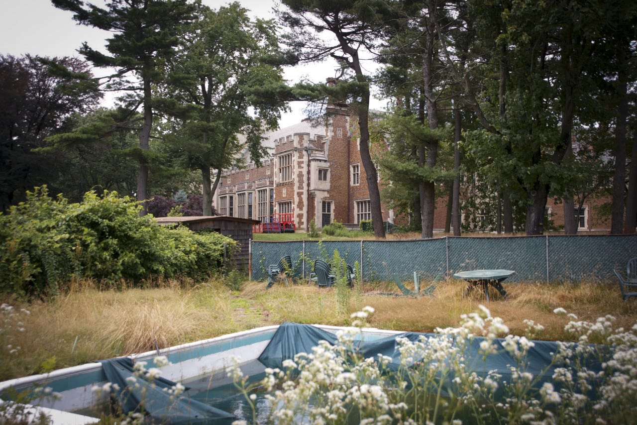 Gold Coast Goodbye - by Joanna Fantozzi - Narratively