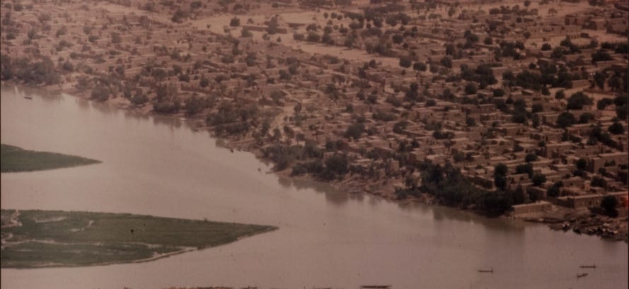 A complete history of the old city of Gao ca. 700-1898.