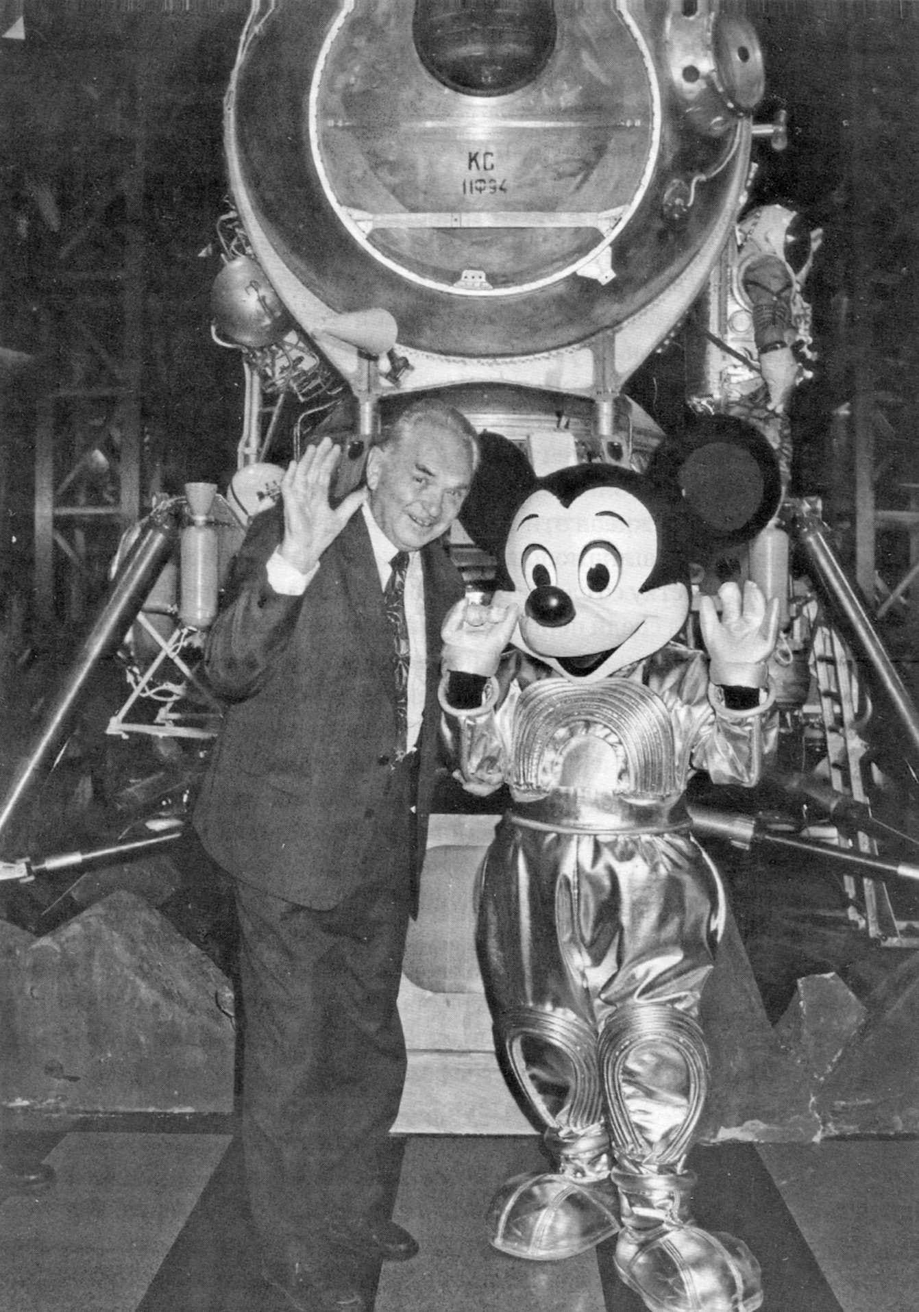 "Why didn't we go to the Moon?" - by Nick Stevens Graphics