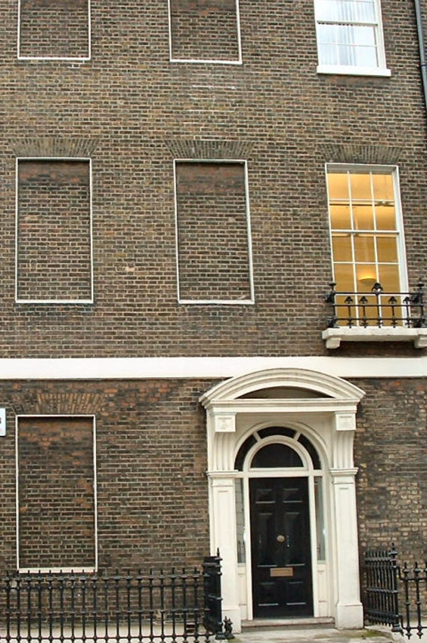 The Glass Famine - by Ed Conway - Material World