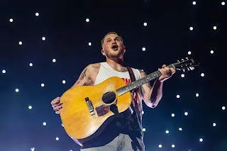 El nuevo álbum de Zach Bryan tiene canciones con Kacey Musgraves y los ...