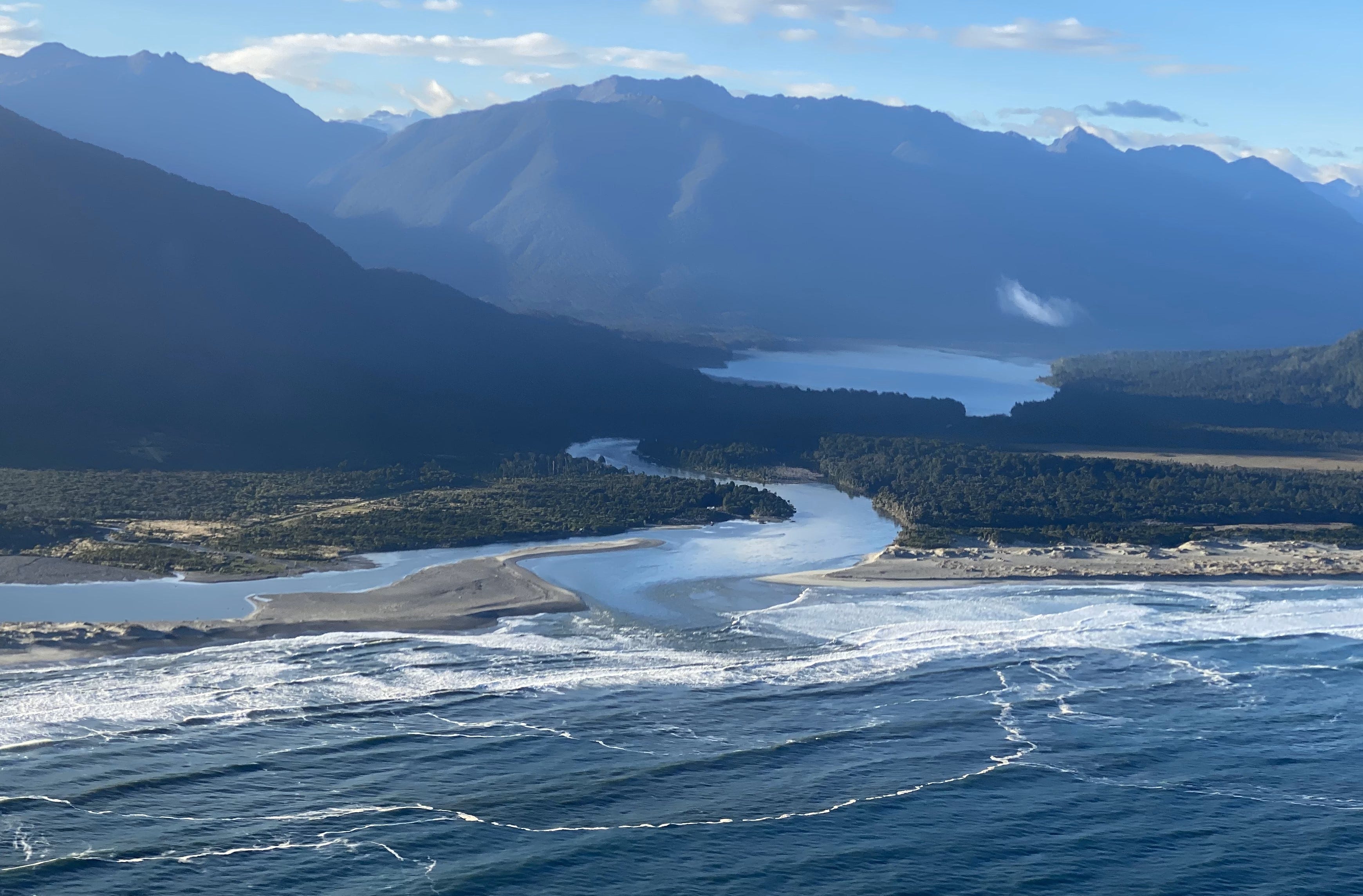 Applications open for the Ed Hearnshaw environmental economics award🍋