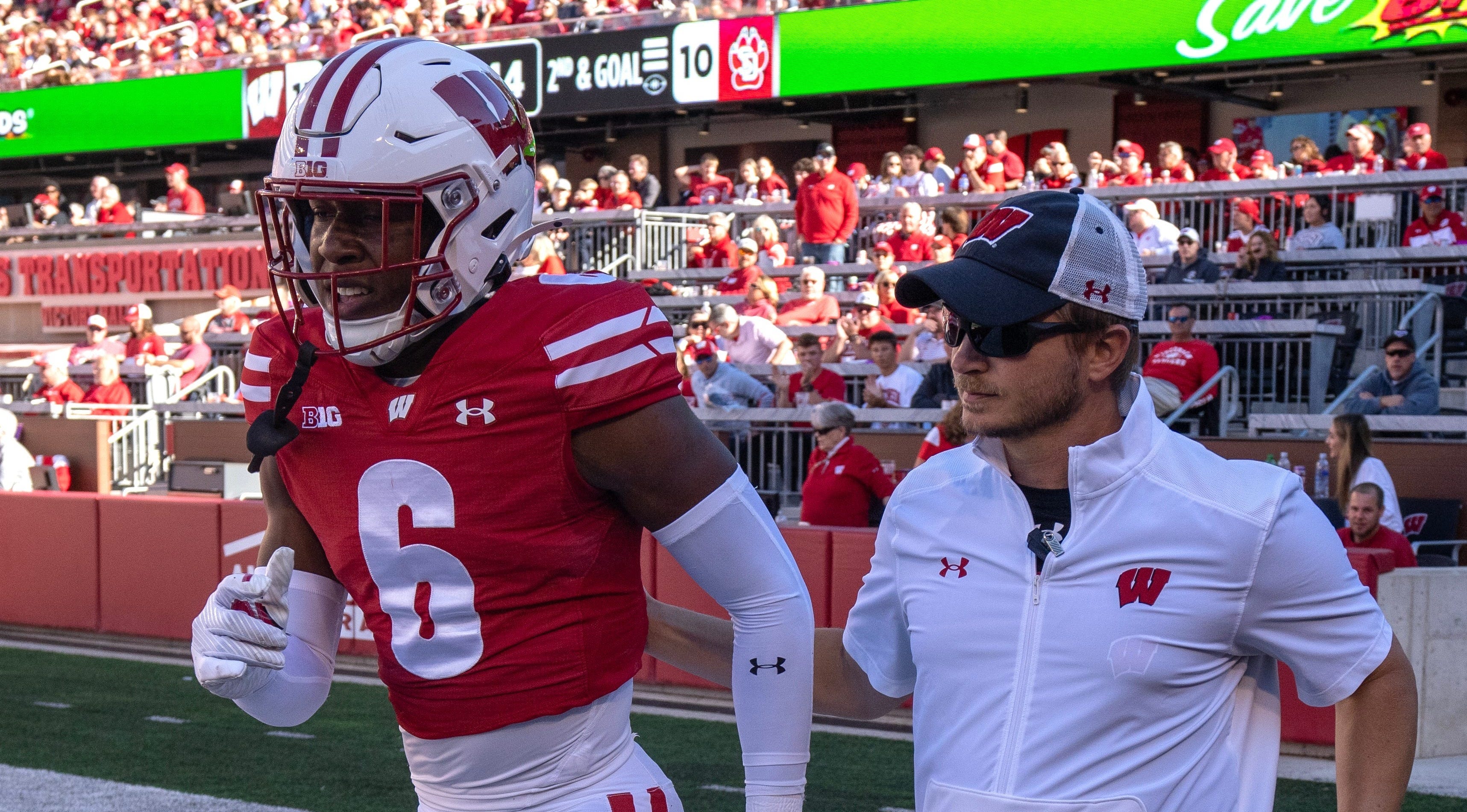 Wisconsin football cornerback Xavier Lucas enters the transfer portal