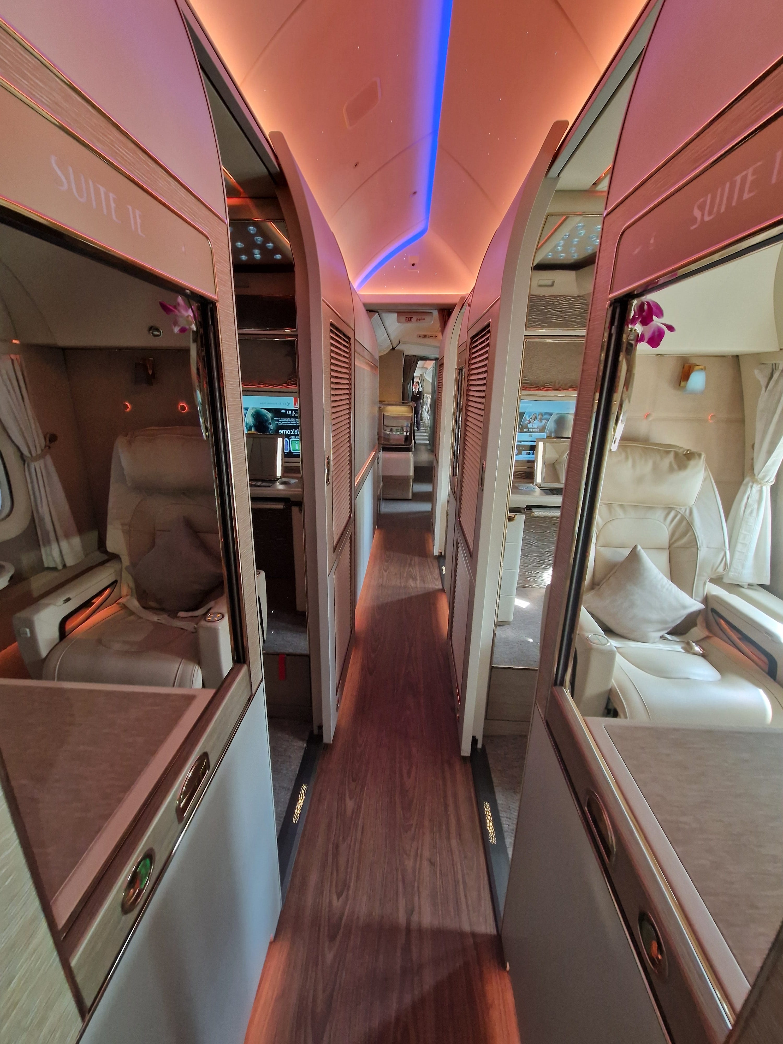 Emirates présente à Brussels Airport la nouvelle Premium Economy pour ...