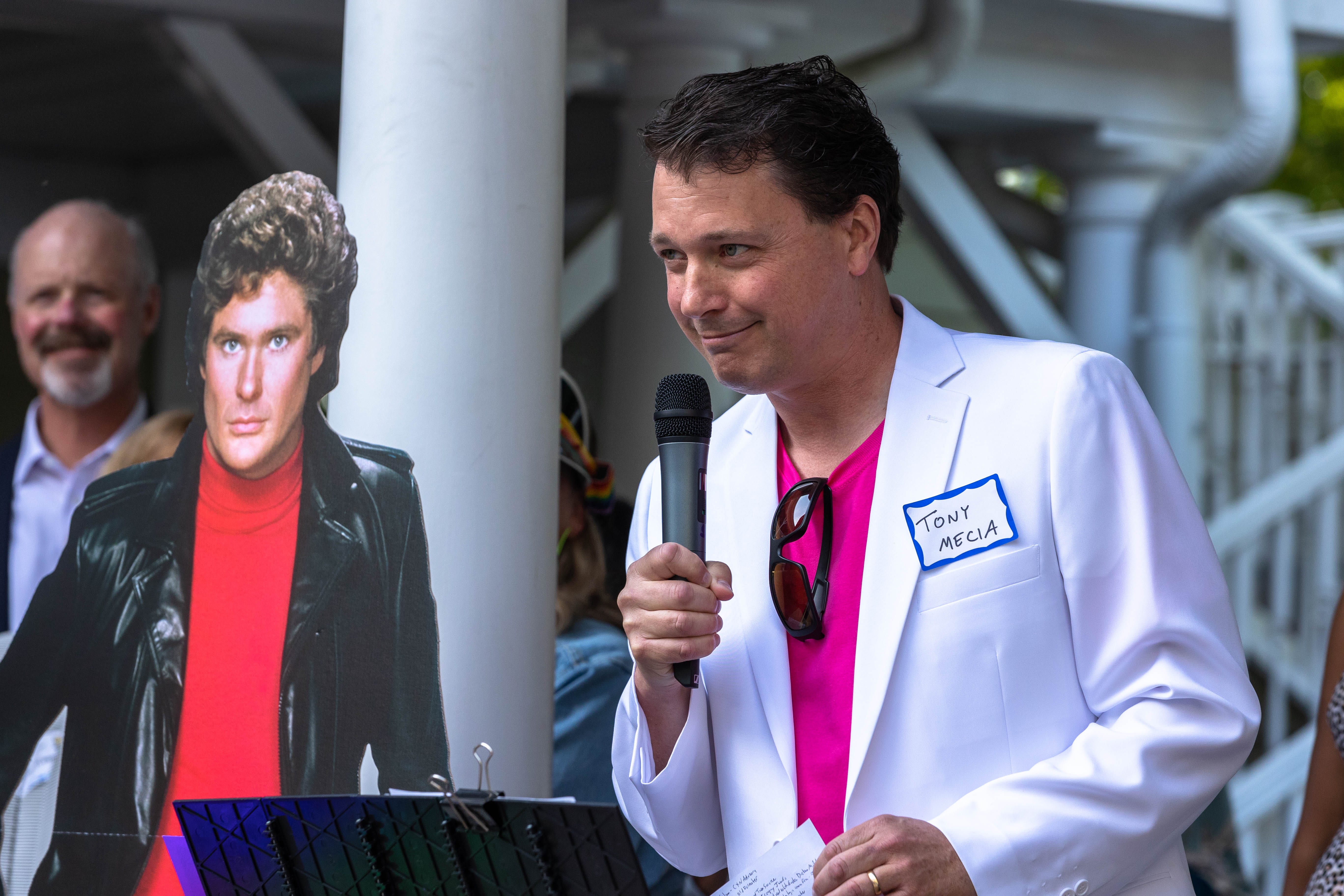 Unfrozen caveman journalist - by Tony Mecia