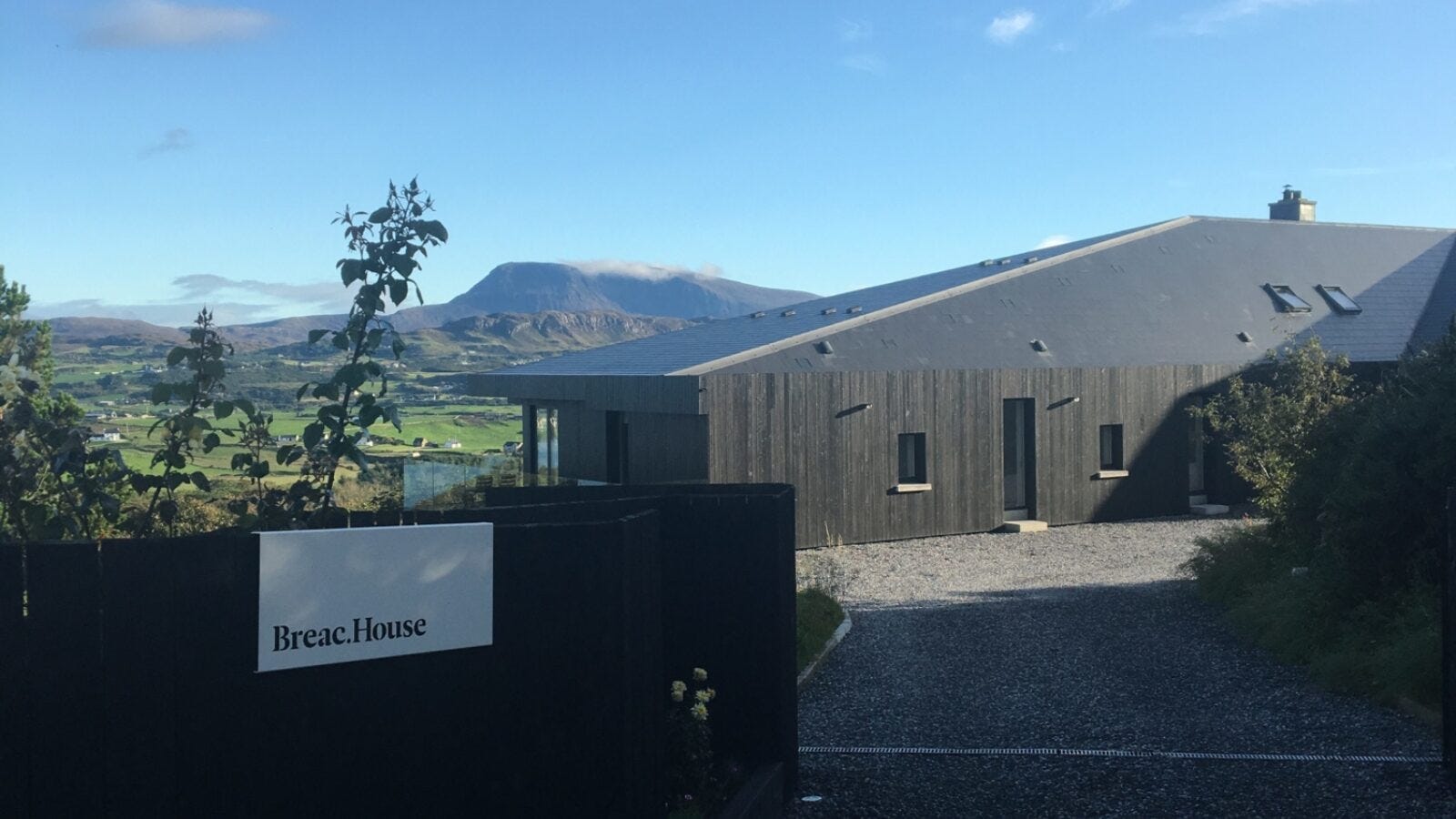 Escaping to Breac House | Ómós Digest 90 - Ómós Digest