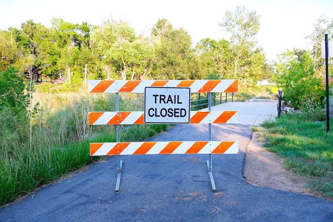 Tourists ignore "trail closed" sign in Hawaii — airlifted to hospital ...