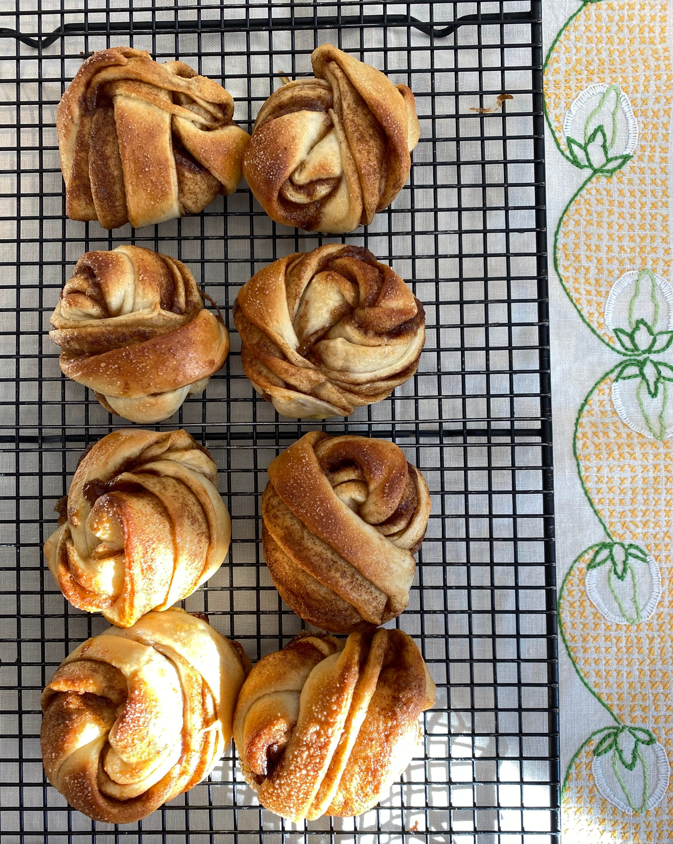 säg hej - by Jane Brocket - yarnstorm