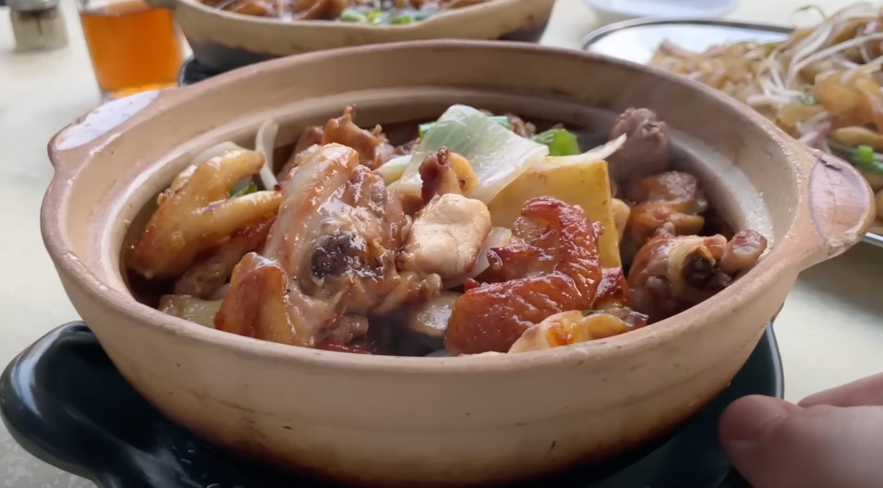 Shenzhen Chicken Pot (深圳'胡须佬'鸡煲)