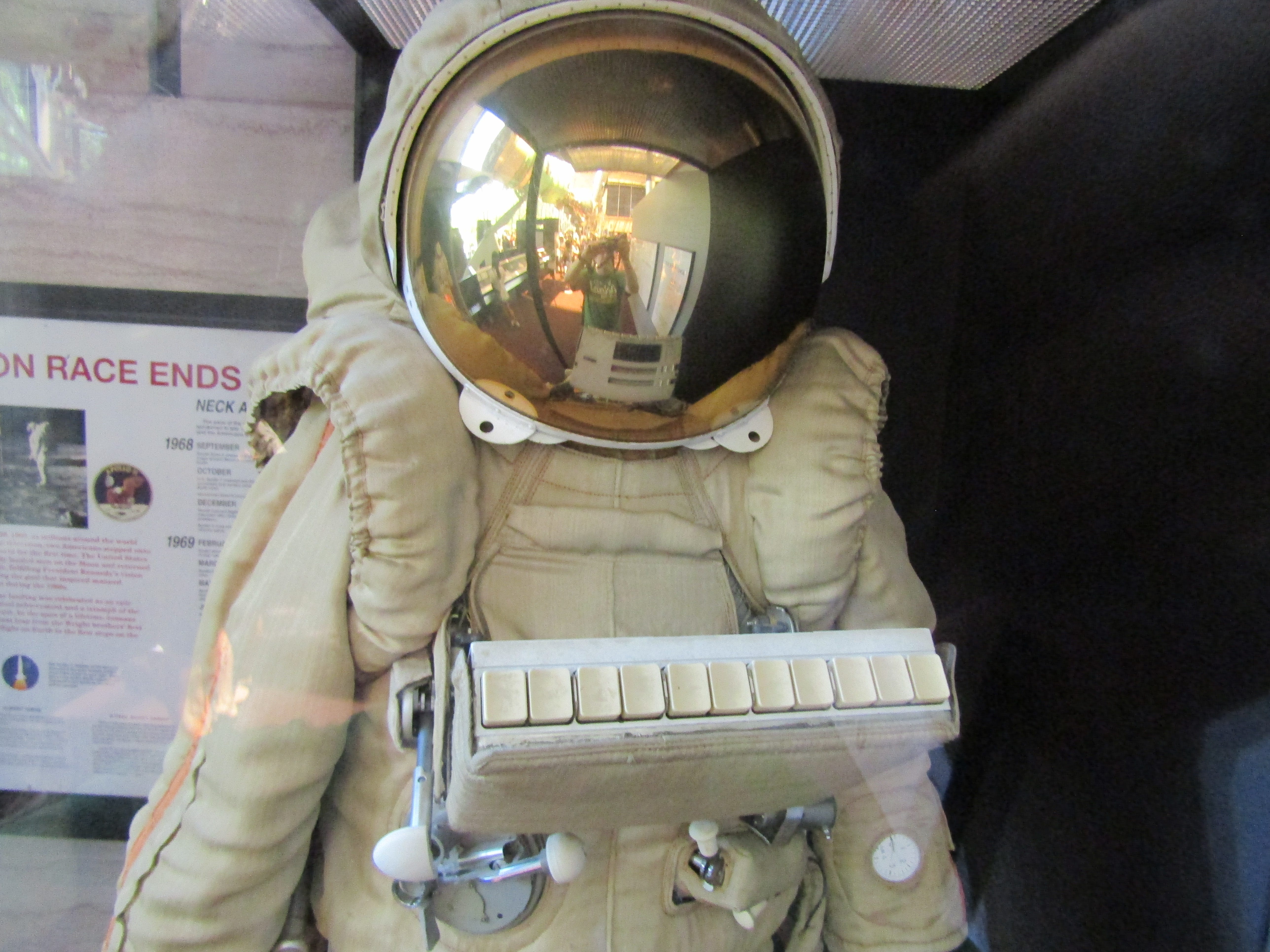 The Krechet Lunar Suit - by Karl D. Dodenhoff