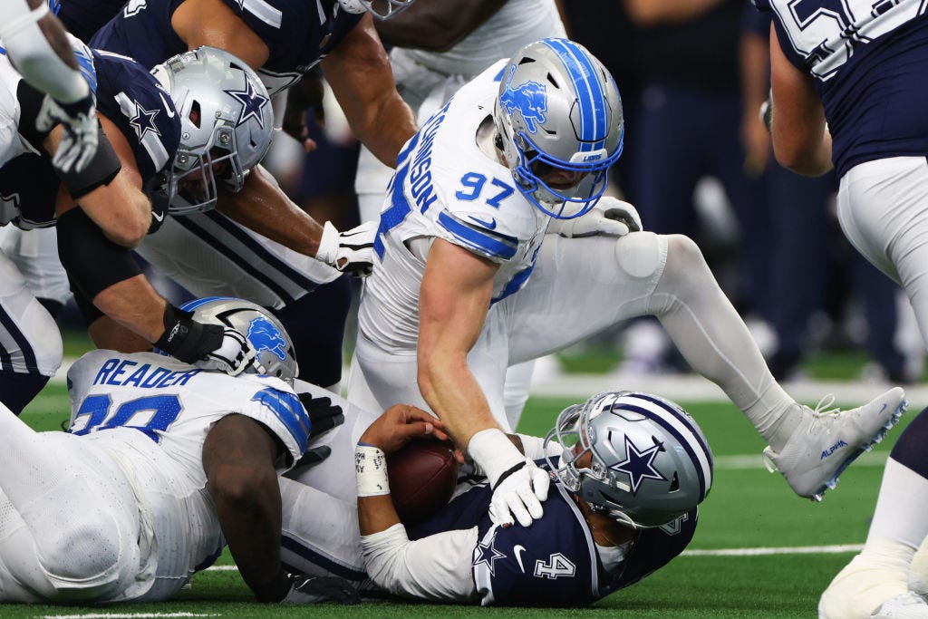 Lions' Aidan Hutchinson suffers gruesome leg injury in second half against Cowboys