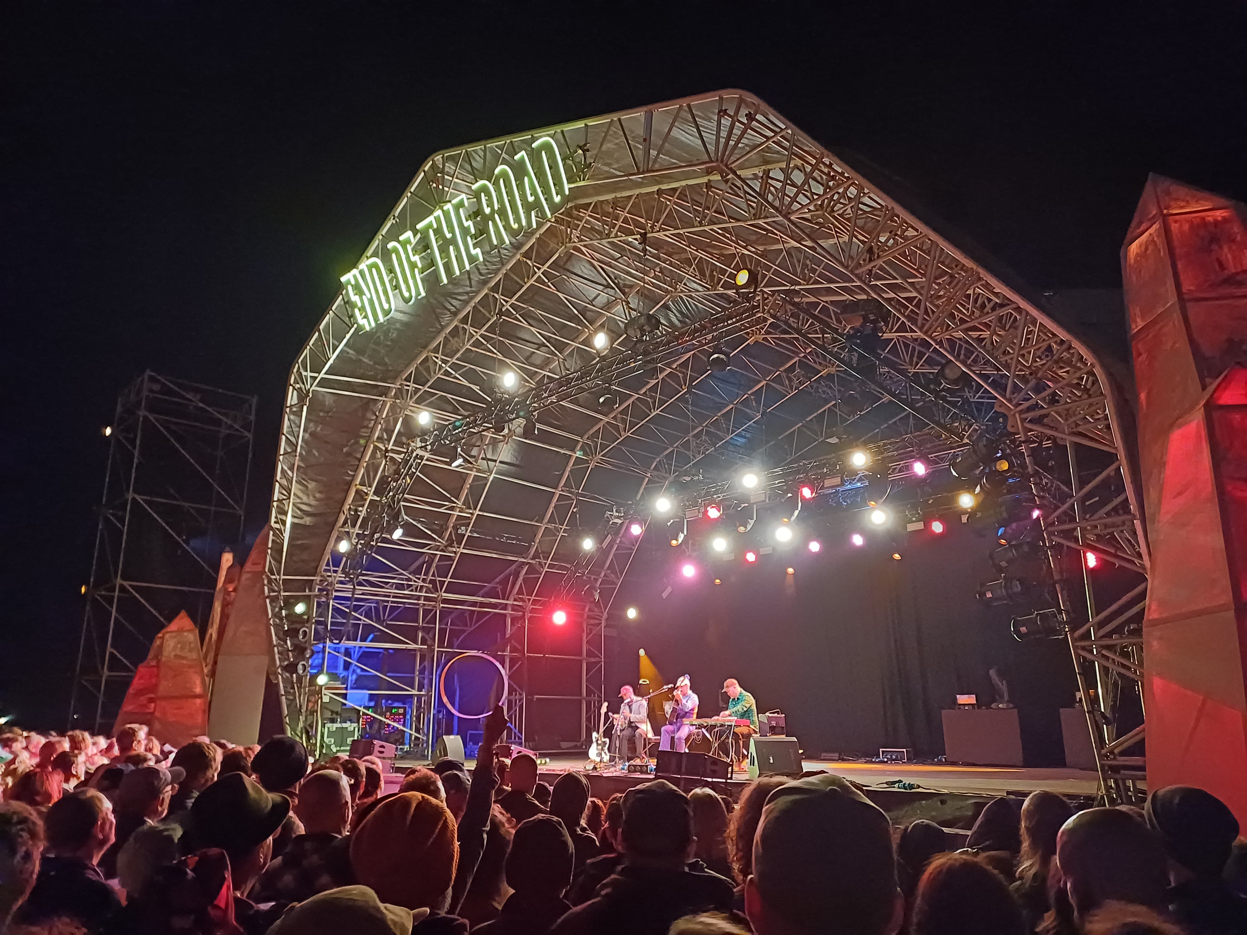 Dried roses #2: Daisy Rickman, Raphael Rogiński