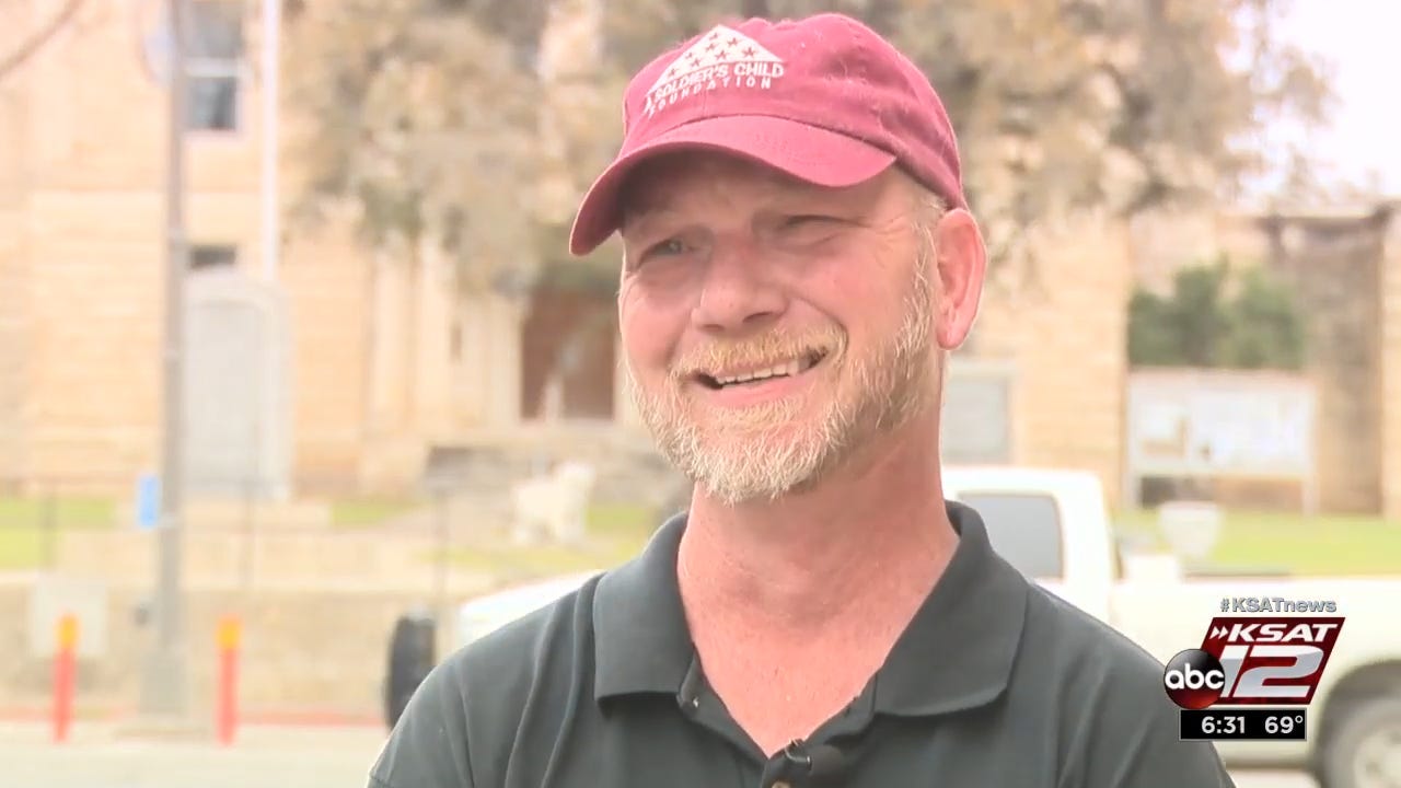 Wild Hog Bagging Sadists In Bandera, Texas