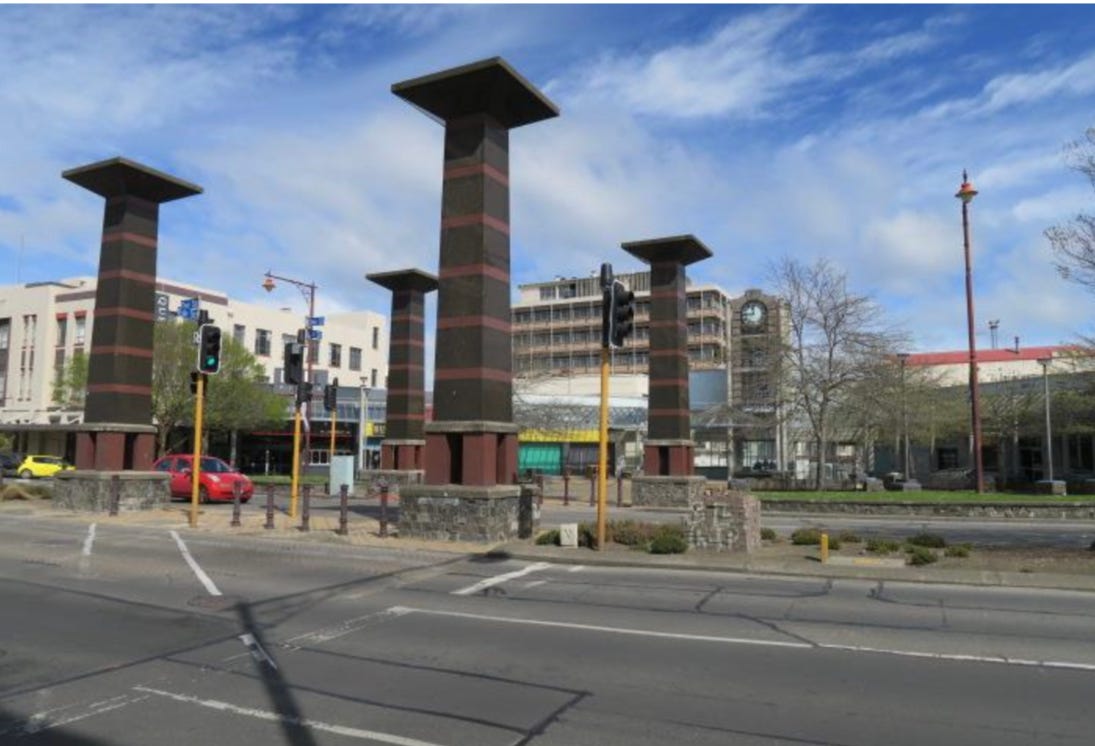 Architect calls for four Invercargill columns to be saved