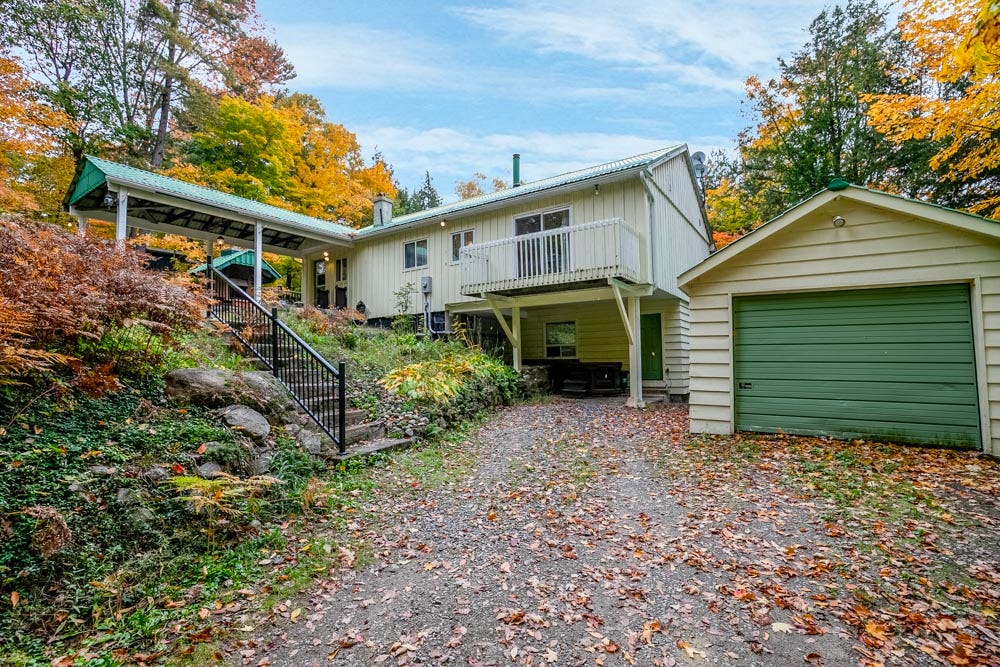 Case Study: the rise and fall of the Cotty/BarBAEdos Commune