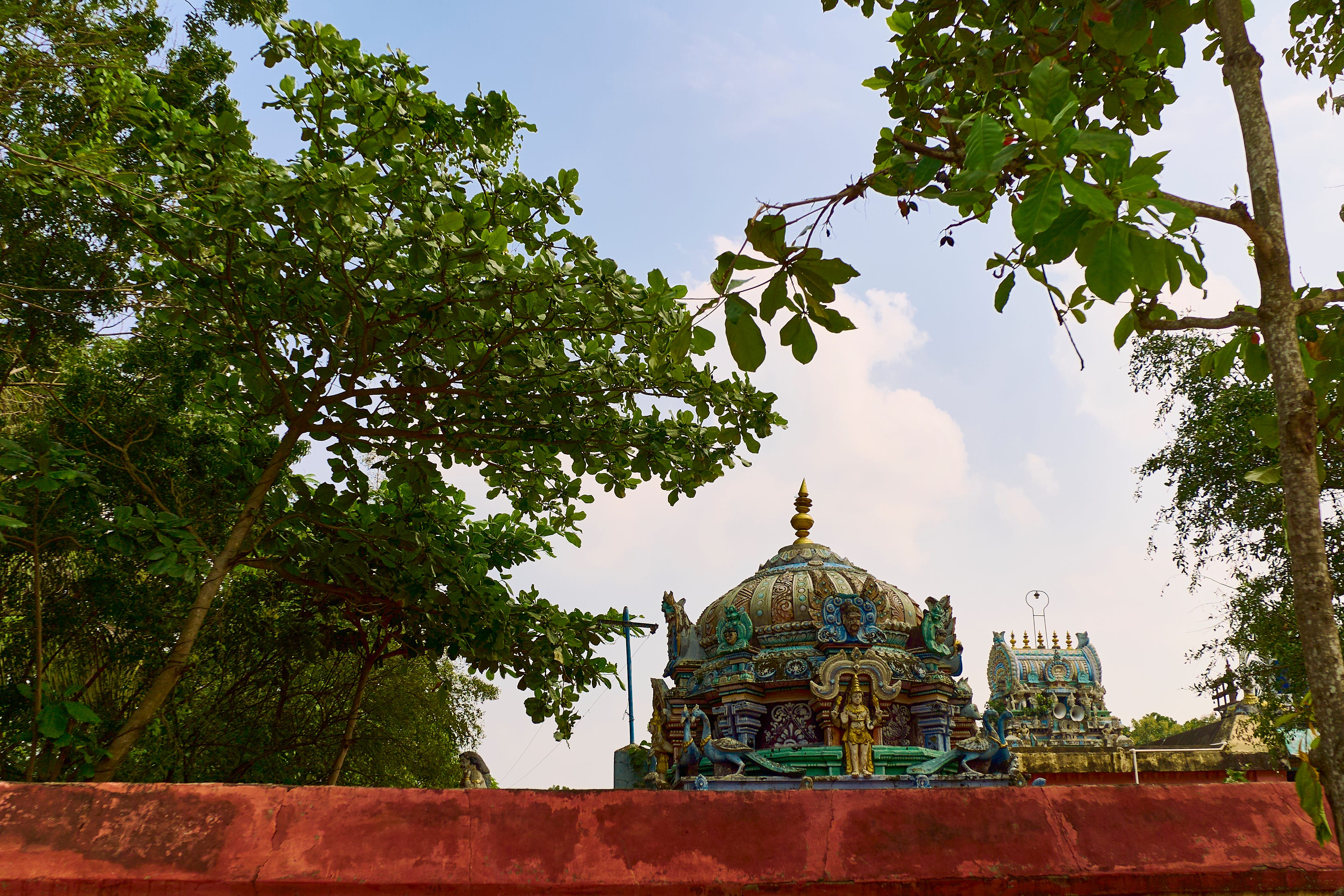 Exploring the Rich Heritage of Koneri Rajapuram and Pazhayårai Temples