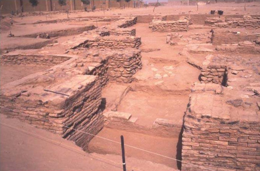 A complete history of the old city of Gao ca. 700-1898.