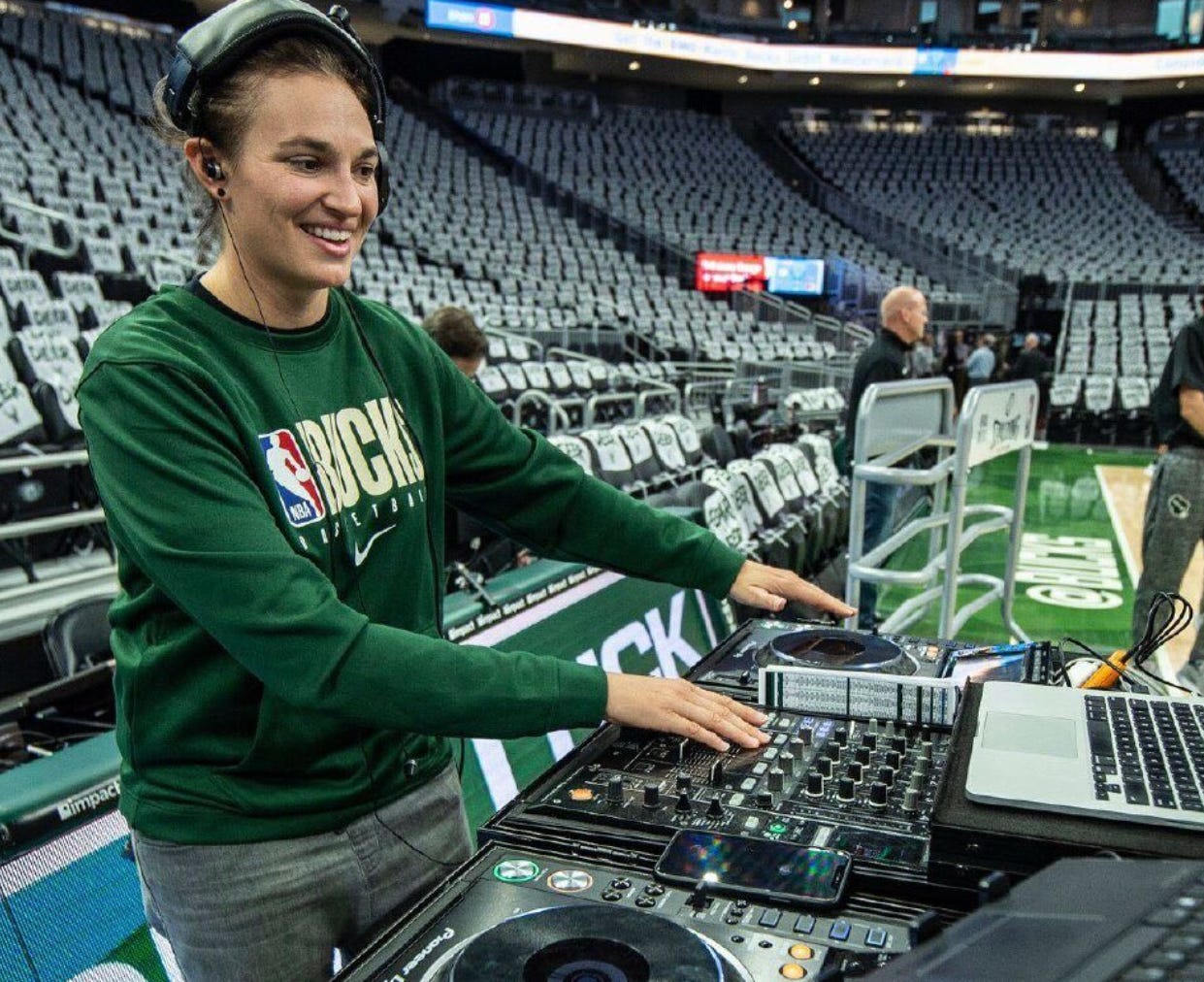 INTERVIEW: DJ SHAWNA - JOHN'S MUSIC BLOG