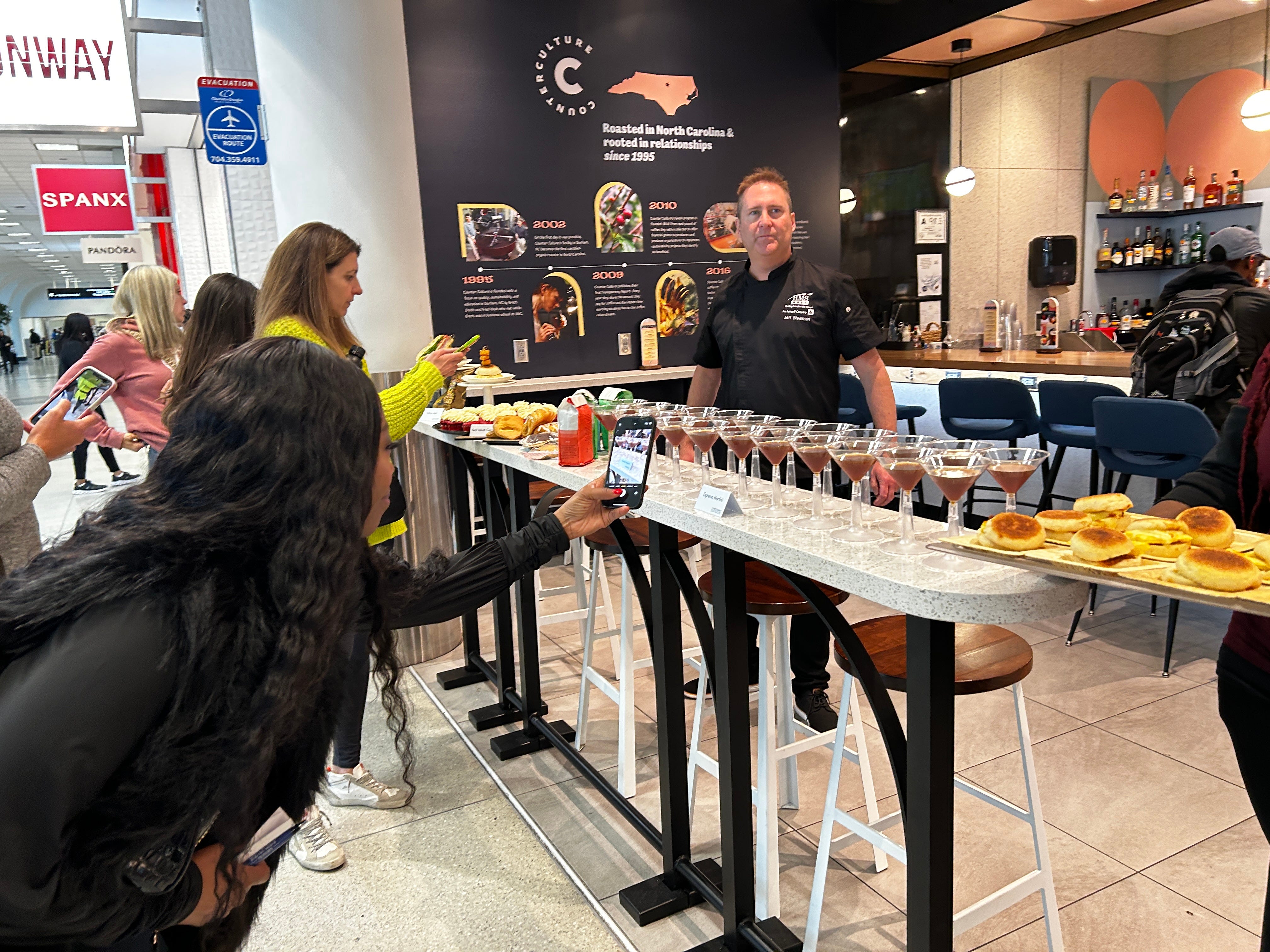 The strategy behind airport restaurants